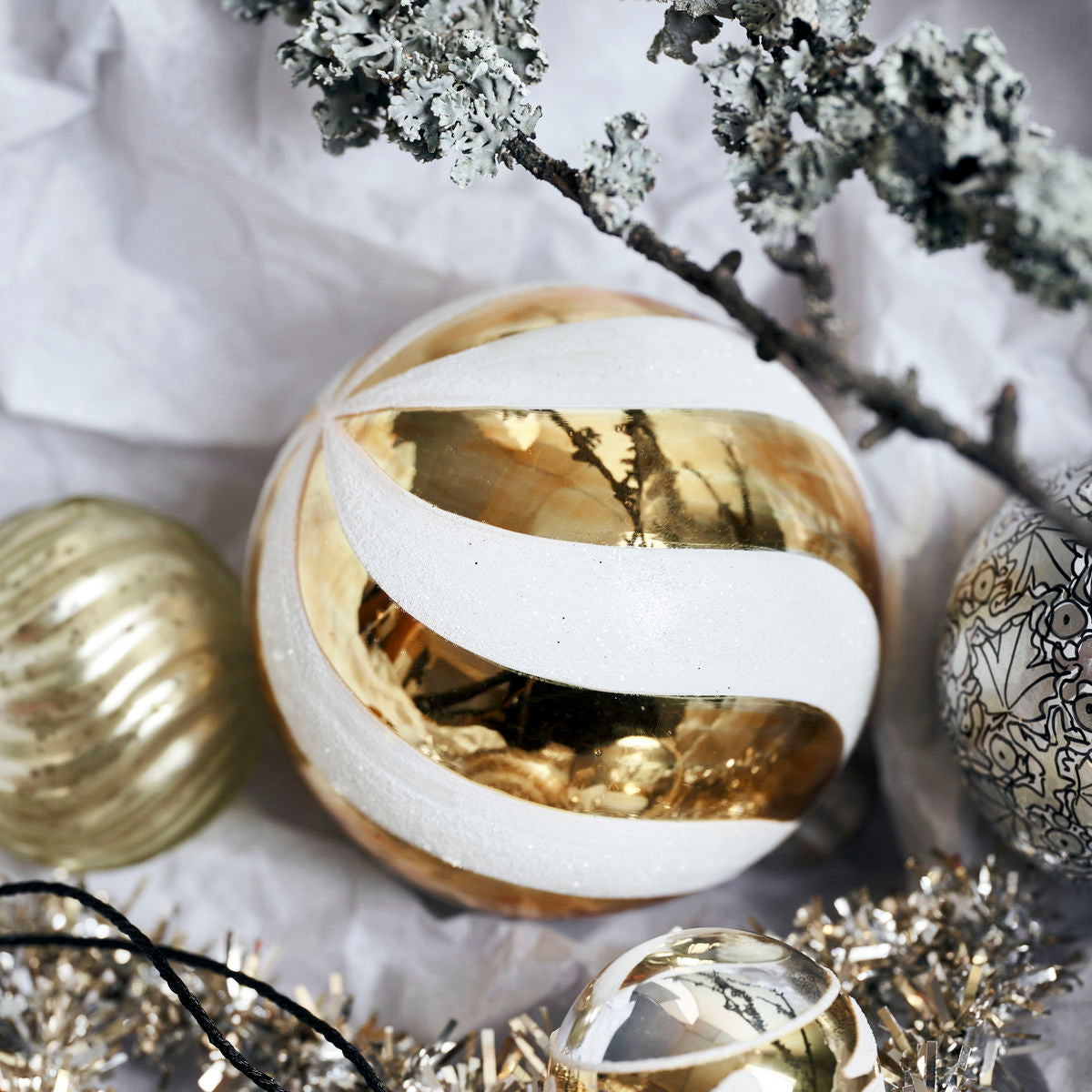 Silver and gold ball ornaments store
