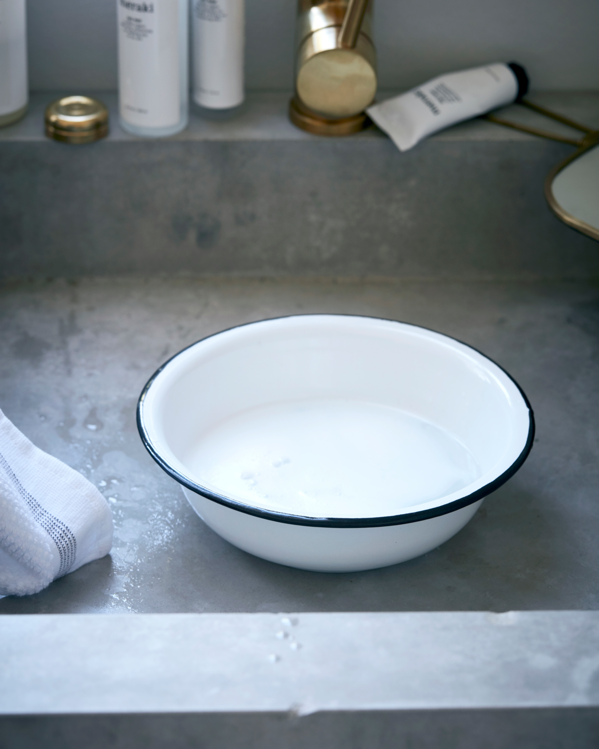 Small White Basin, Enamelled Steel Basin from Meraki – northhome